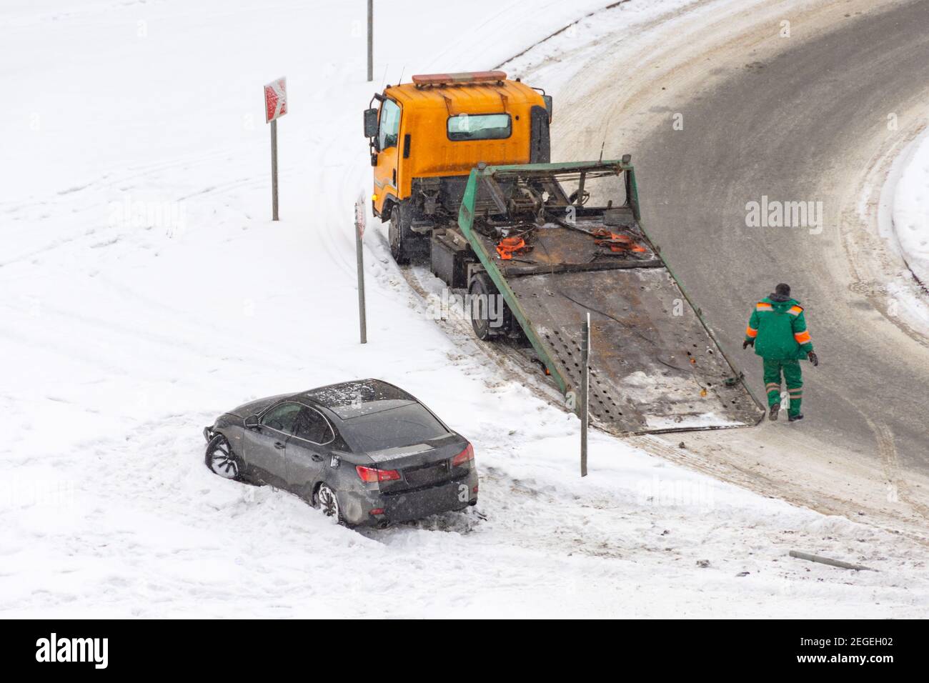 Vehicle crash in snow and ice hi-res stock photography and images - Alamy