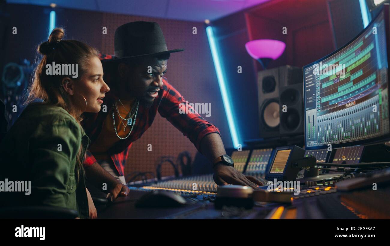 Black female sound engineer hi-res stock photography and images - Alamy
