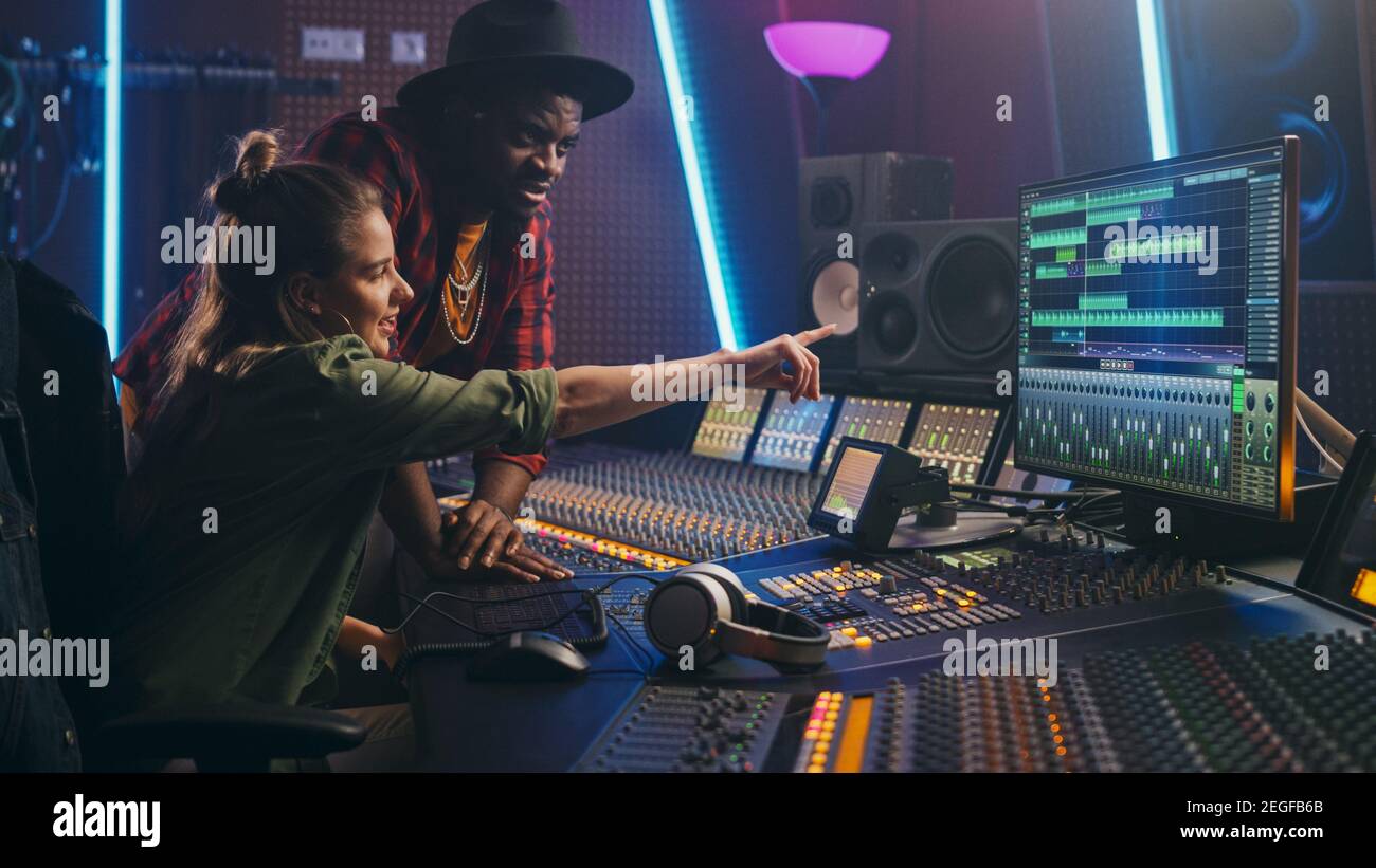 Black female sound engineer hi-res stock photography and images - Alamy