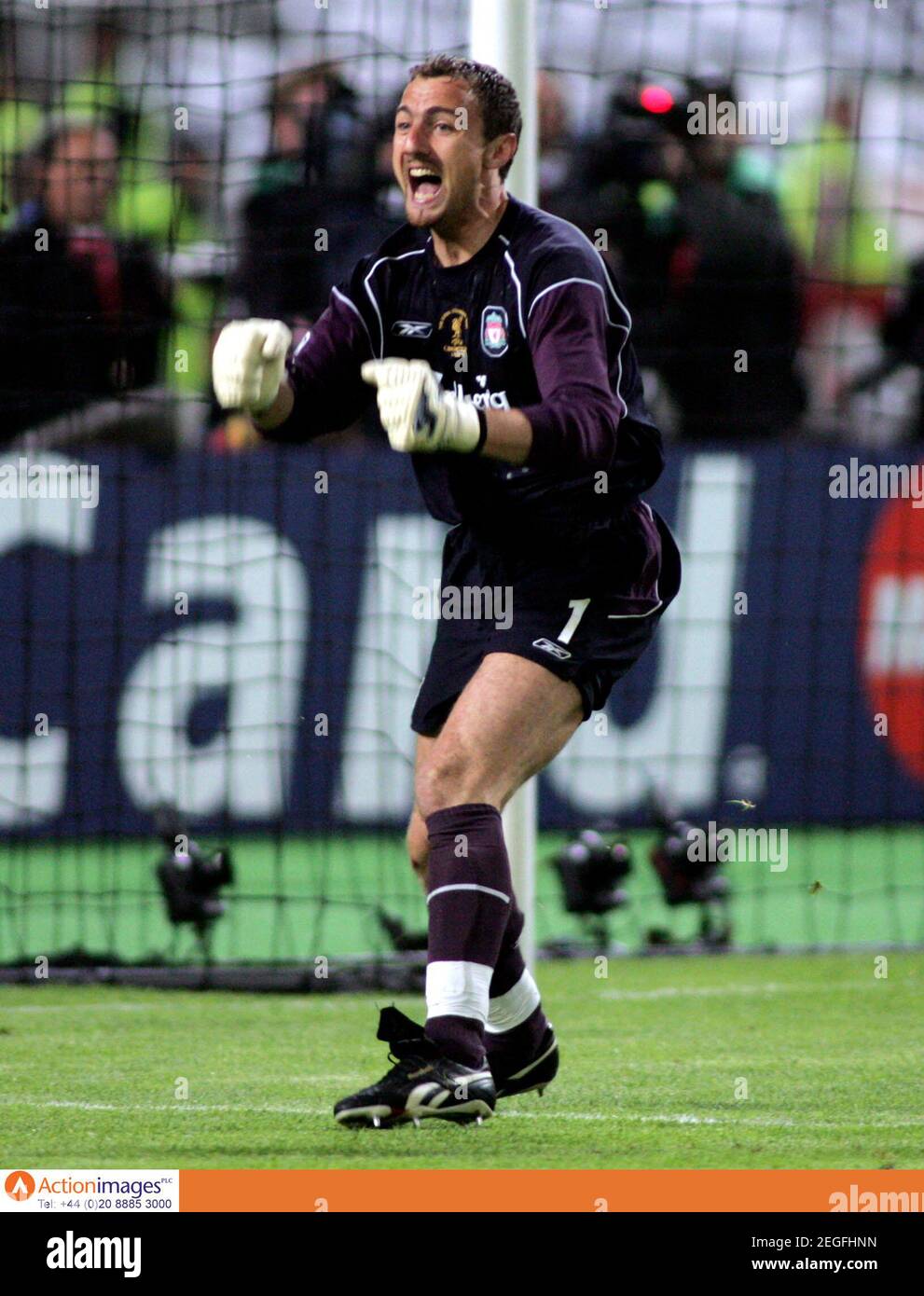 Liverpool milan istanbul penalty hi-res stock photography and images ...