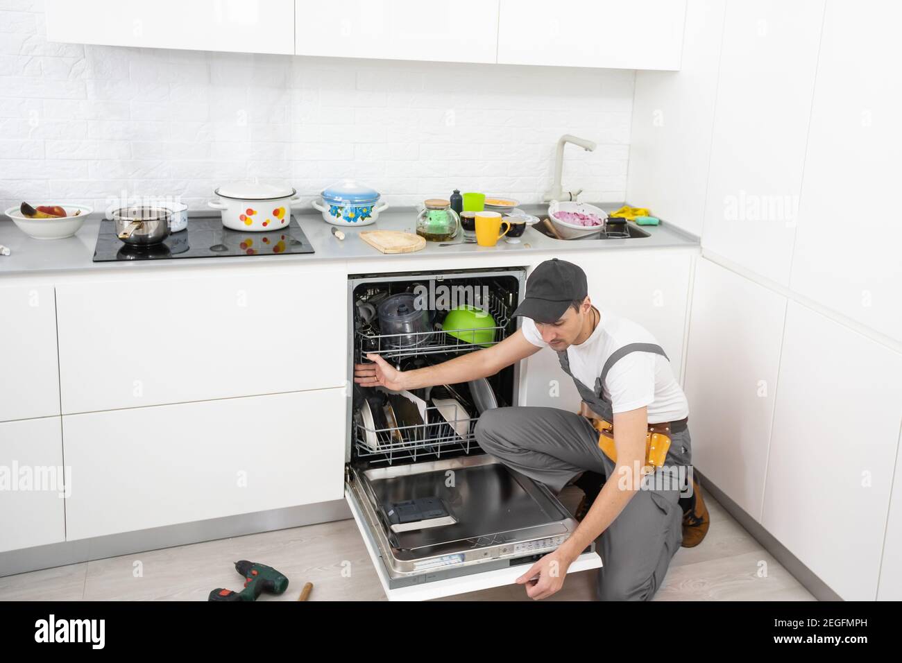 Dishwasher repair hi-res stock photography and images - Alamy