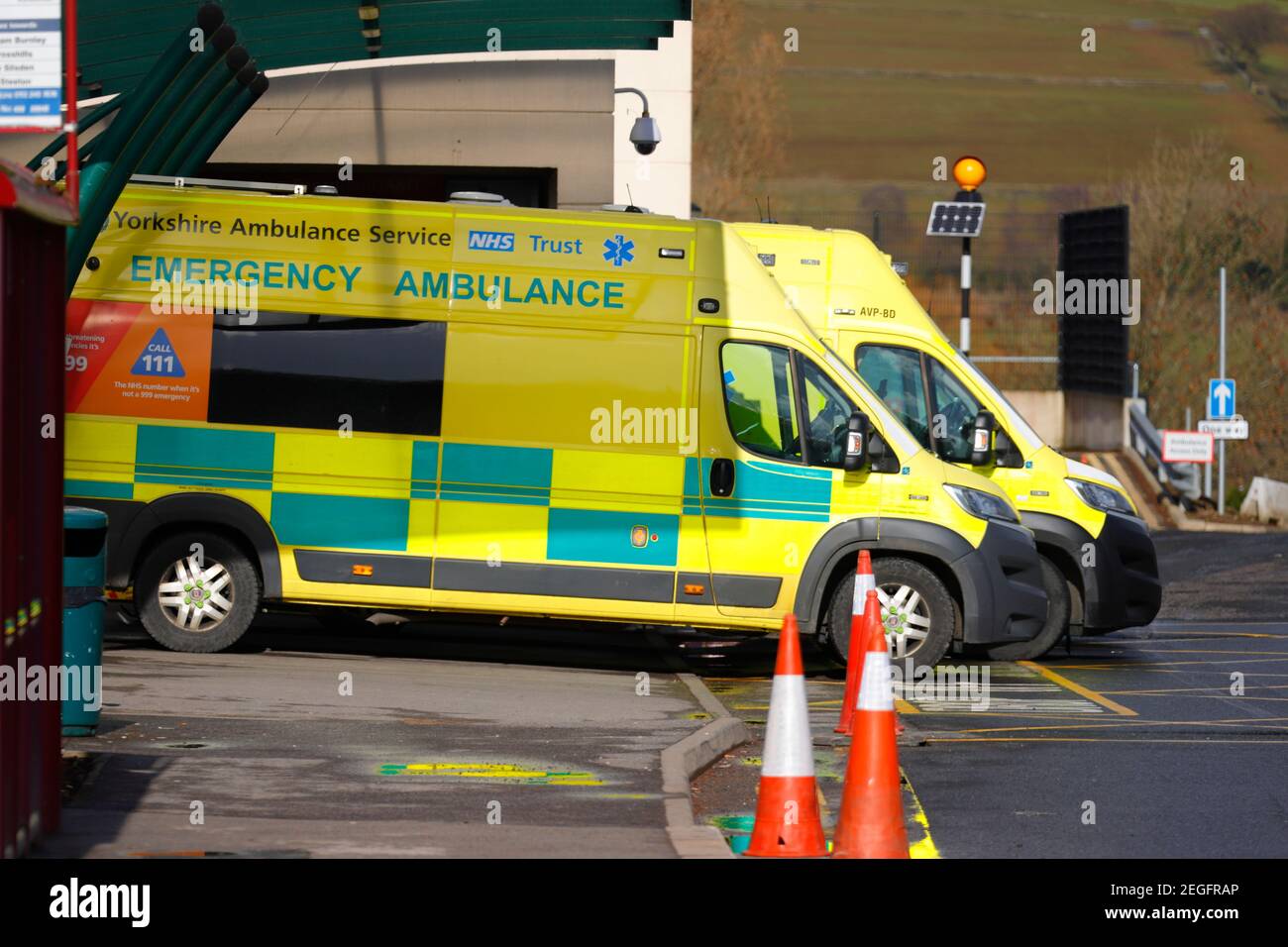 Nhs emergency ambulance hi-res stock photography and images - Alamy