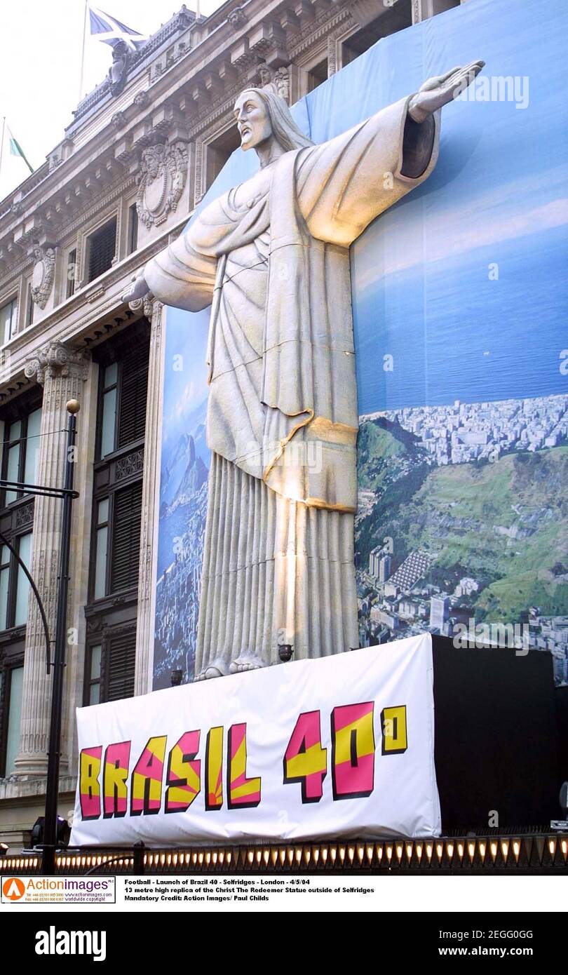 4 metre high statue hi-res stock photography and images - Alamy