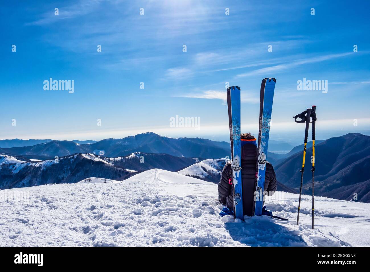 Relaxing ski scene hi-res stock photography and images - Alamy