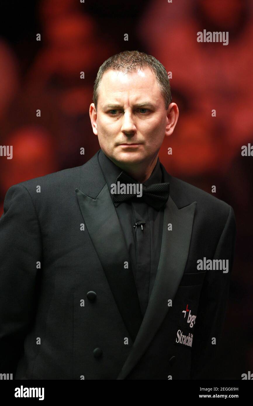 Referee brendan moore hi-res stock photography and images - Alamy