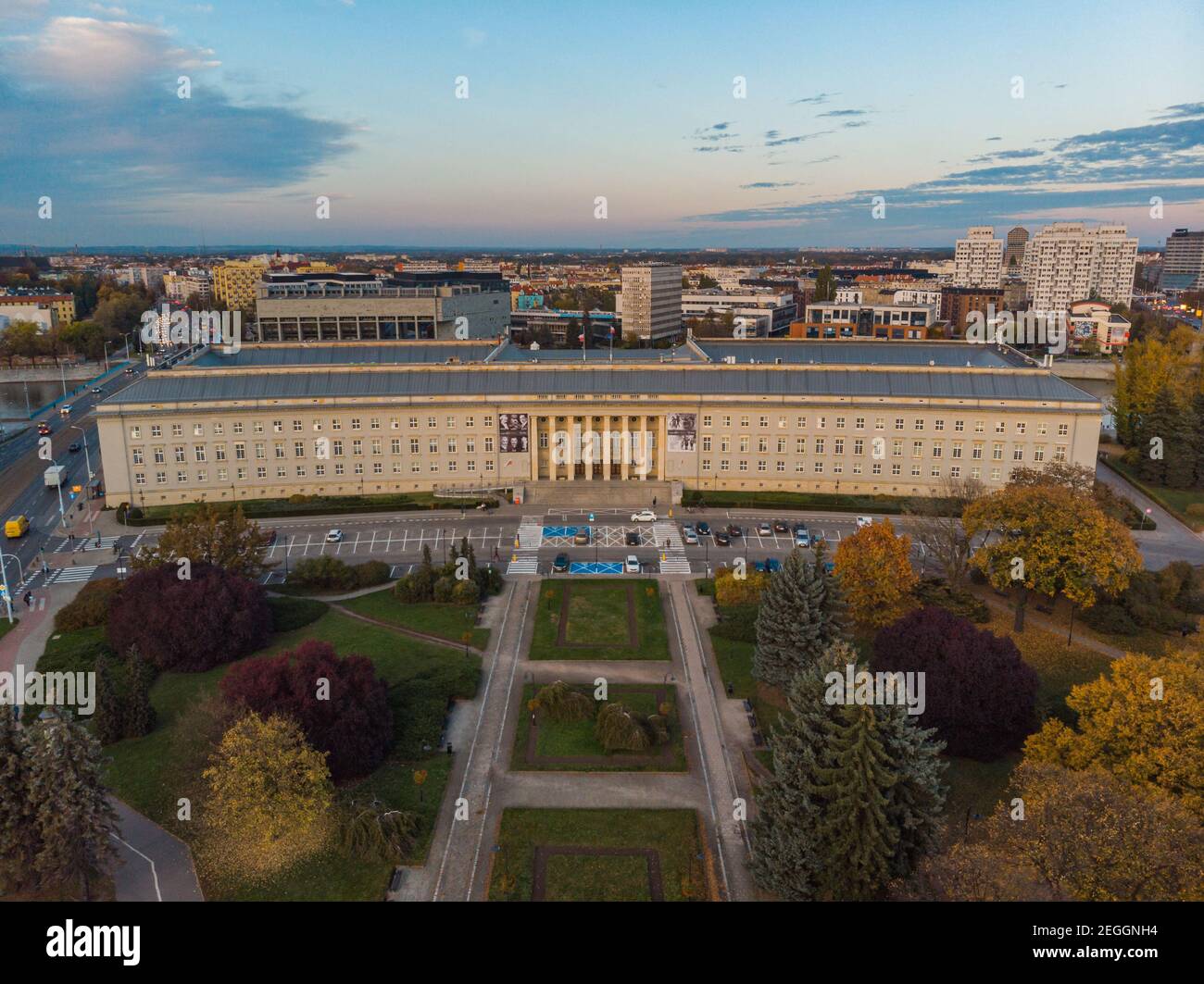 Landmark provincial government building hi-res stock photography and ...