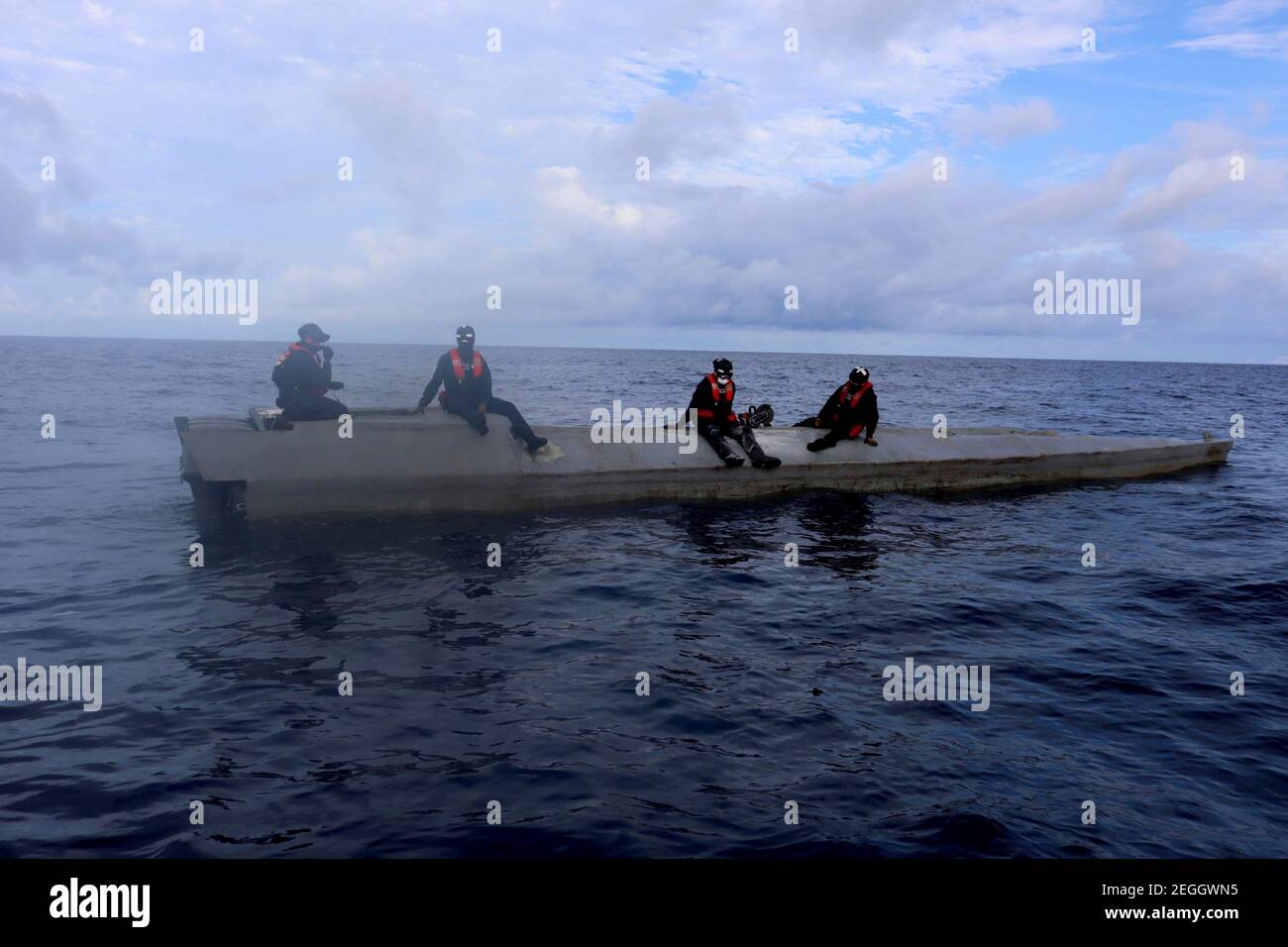 Coast guard boarding ships hi-res stock photography and images - Alamy