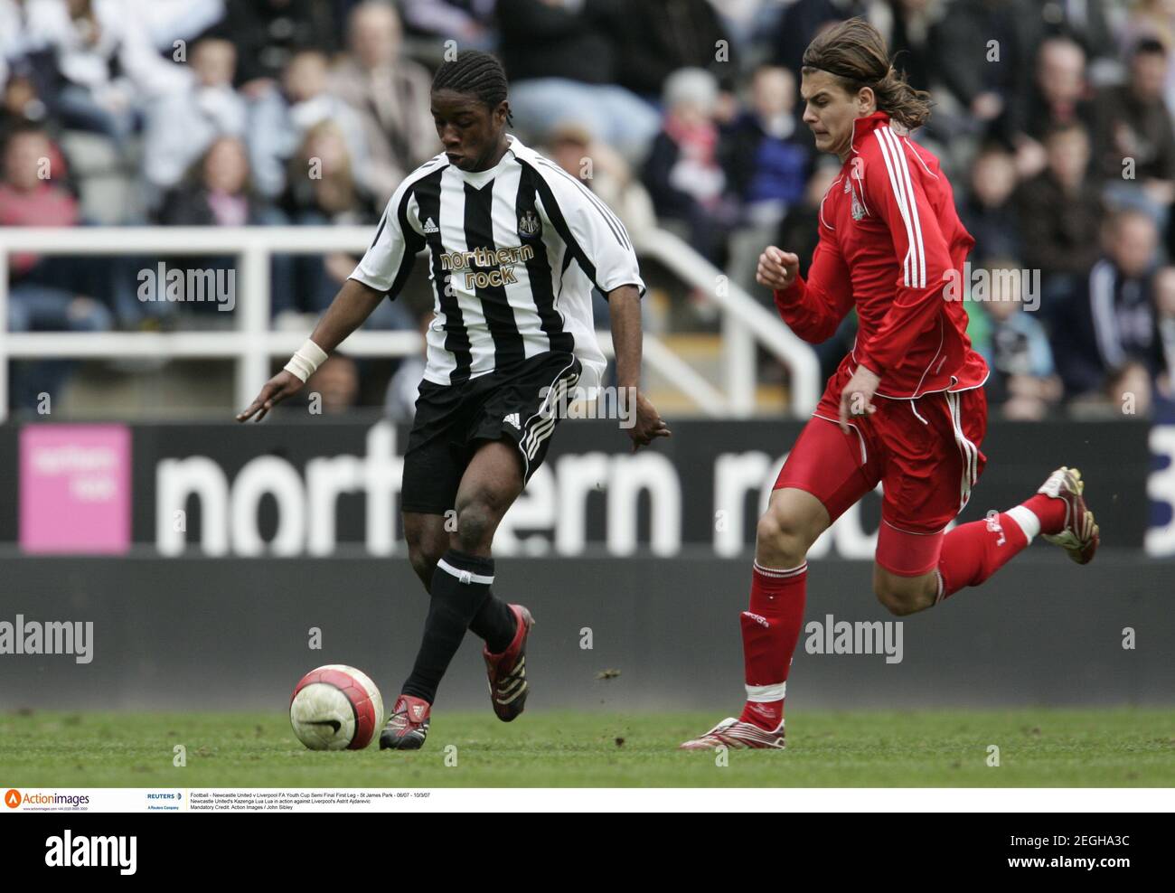 Newcastle uniteds kazenga lua lua hi-res stock photography and images ...