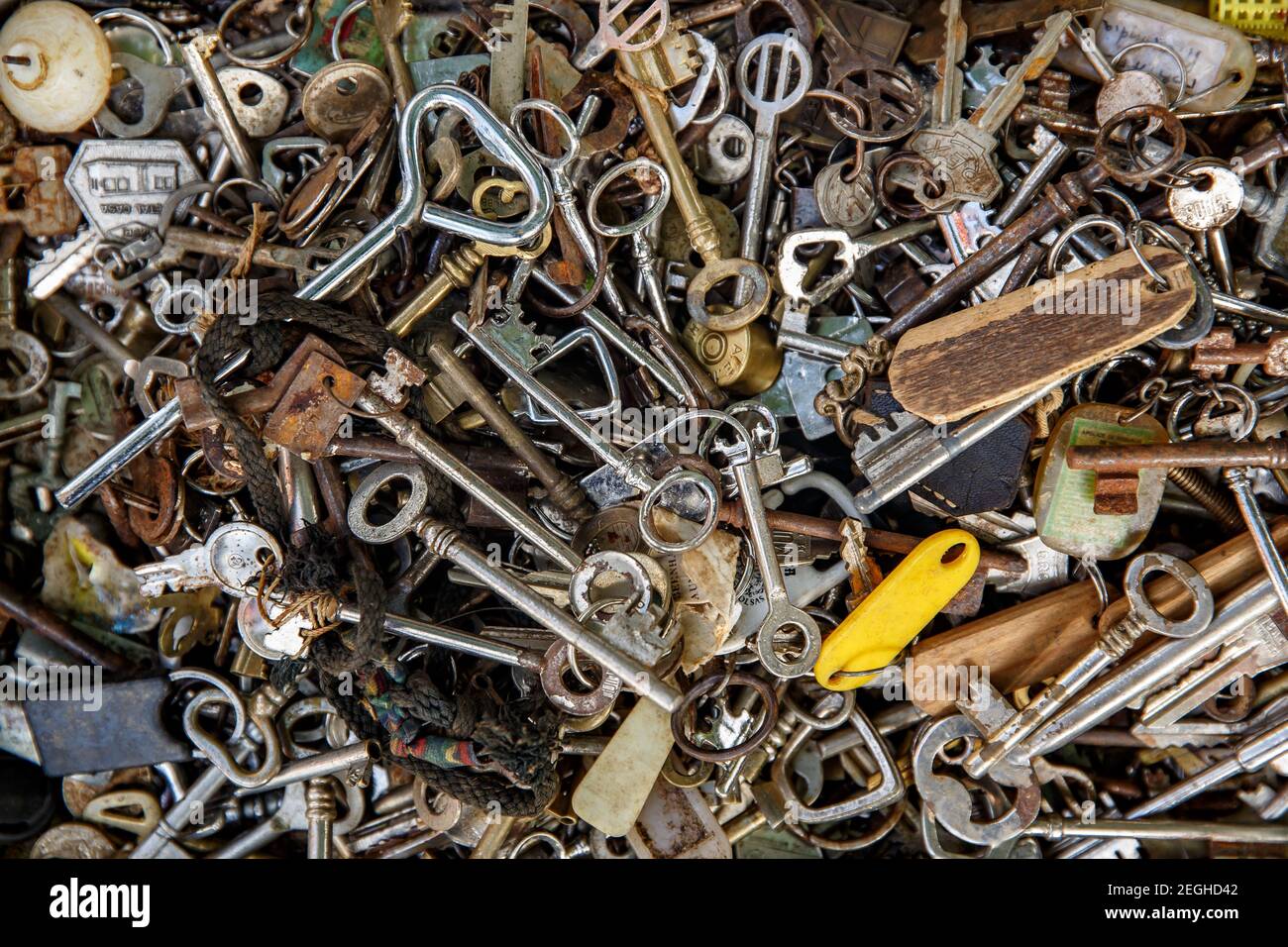 A lot of vintage keys Stock Photo - Alamy