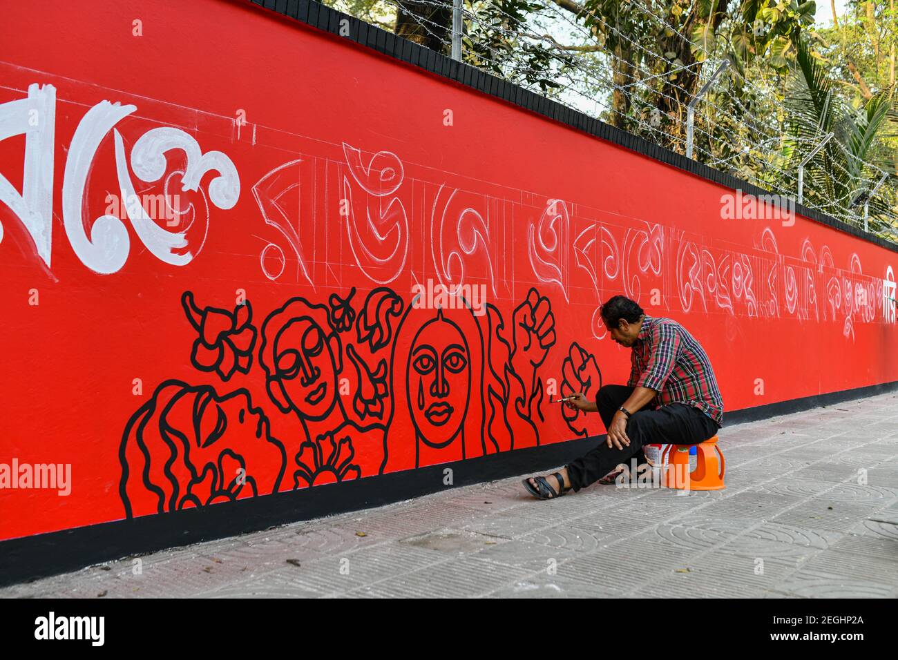 Work is underway to write on the walls and draw Alpana ahead of Central ...