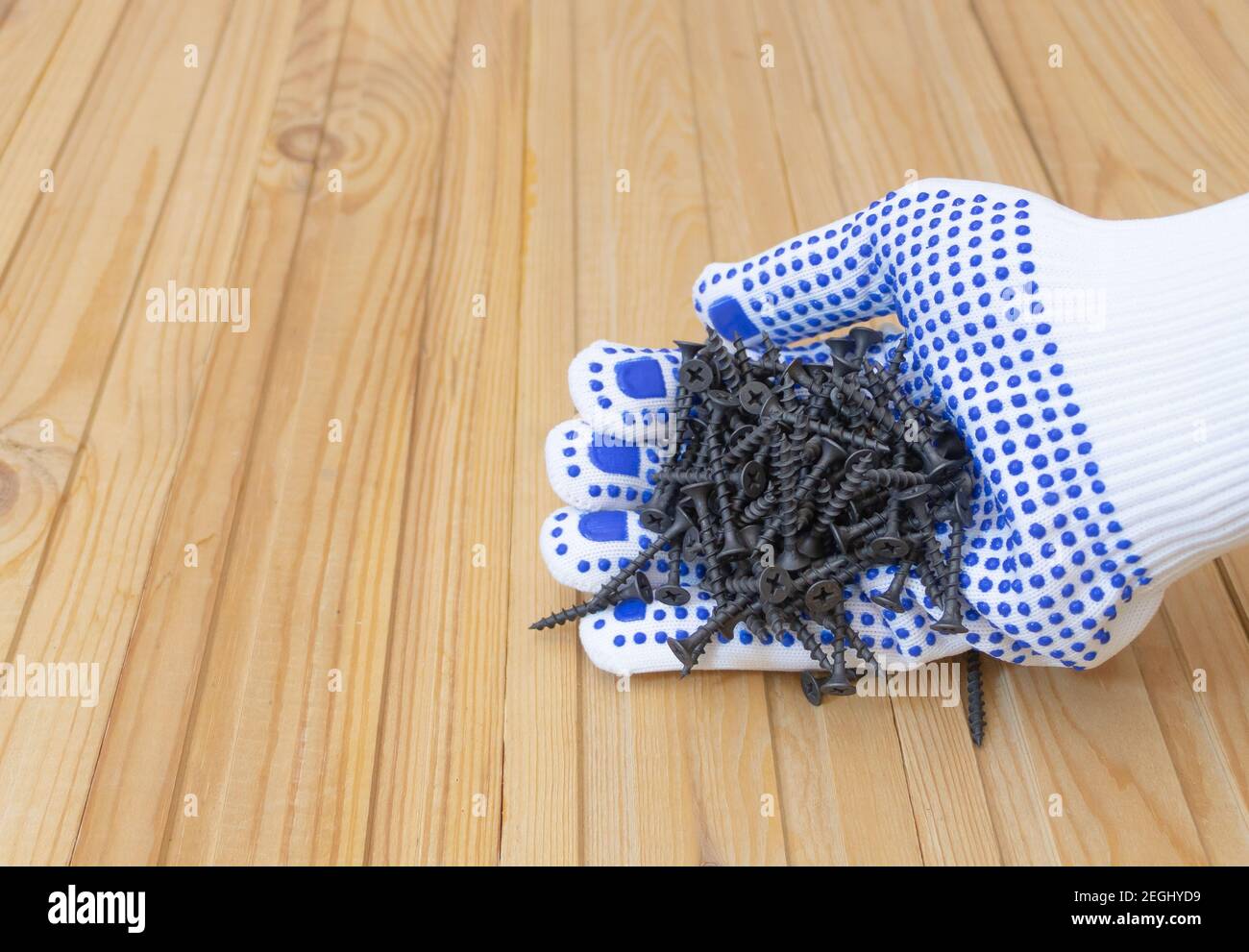 Worker screwing metal screws hi-res stock photography and images - Alamy