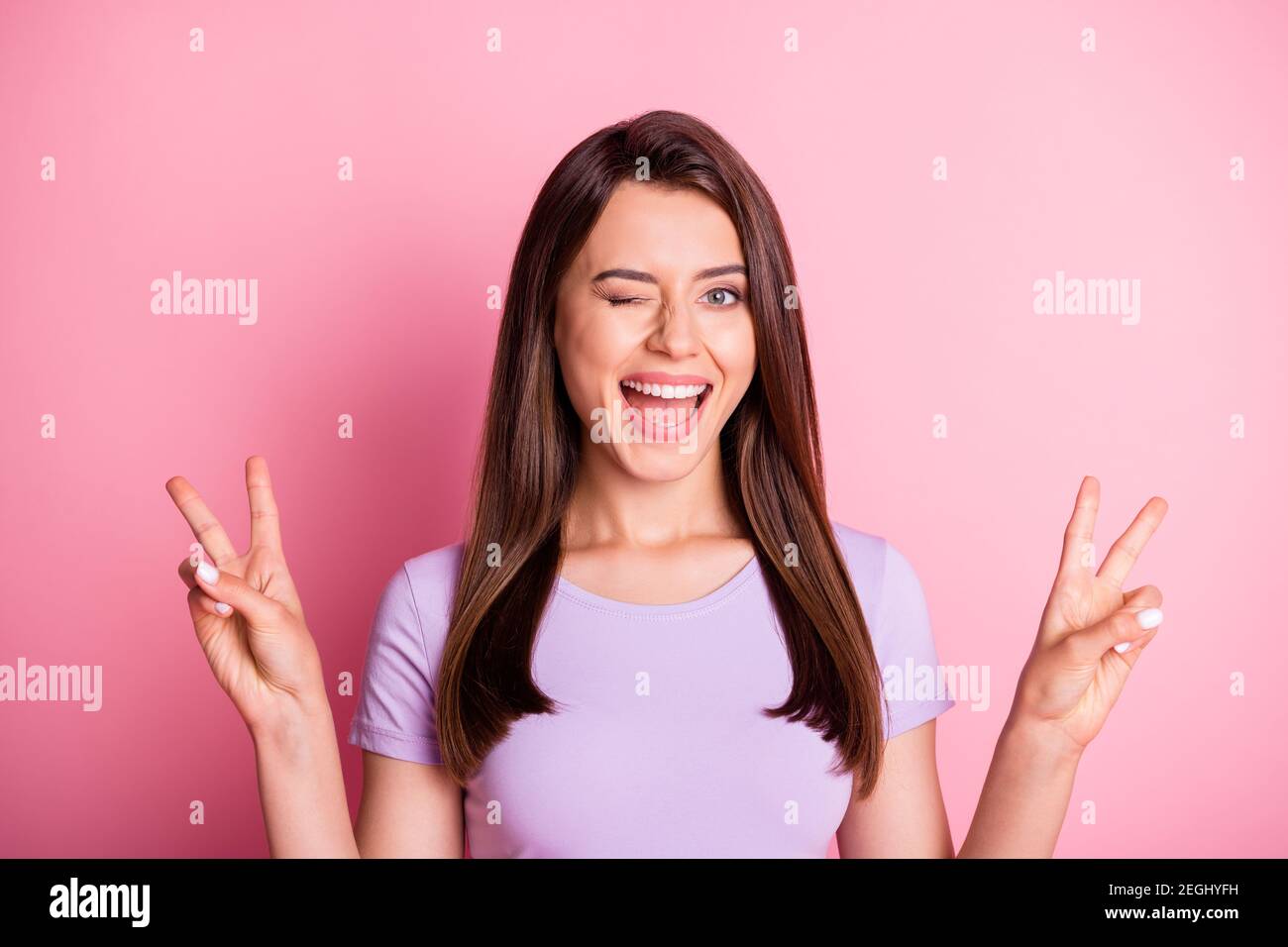 Photo portrait of beautiful girl winking blinking showing v-sign with ...