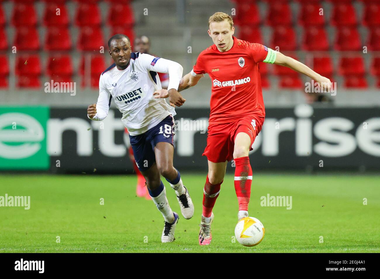 ANTWERPEN, BELGIUM - FEBRUARY 18: Glen Kamara of Rangers FC and Ritchie ...