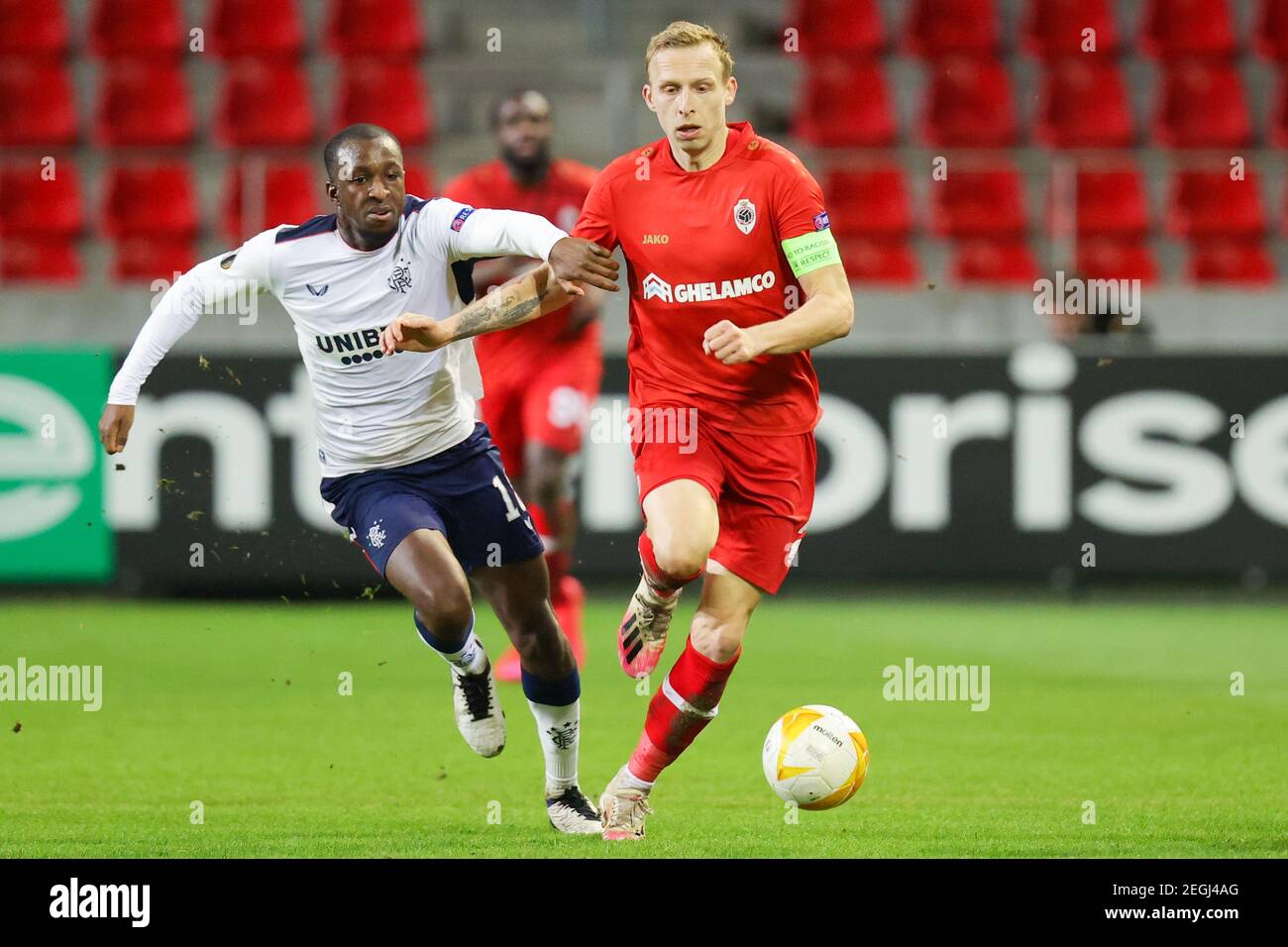 ANTWERPEN, BELGIUM - FEBRUARY 18: Glen Kamara of Rangers FC and Ritchie ...