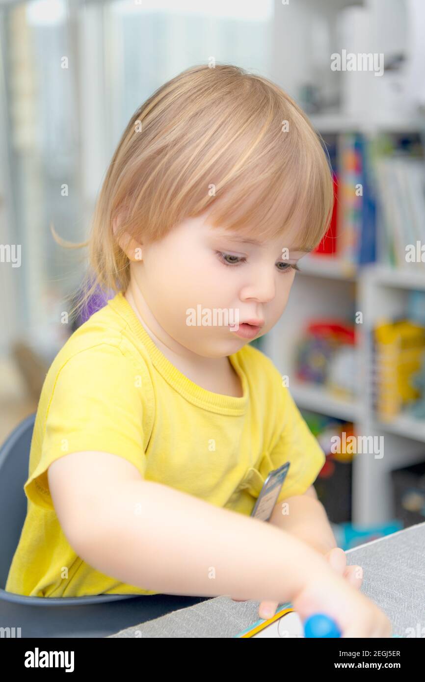 Corona kid hi-res stock photography and images - Alamy