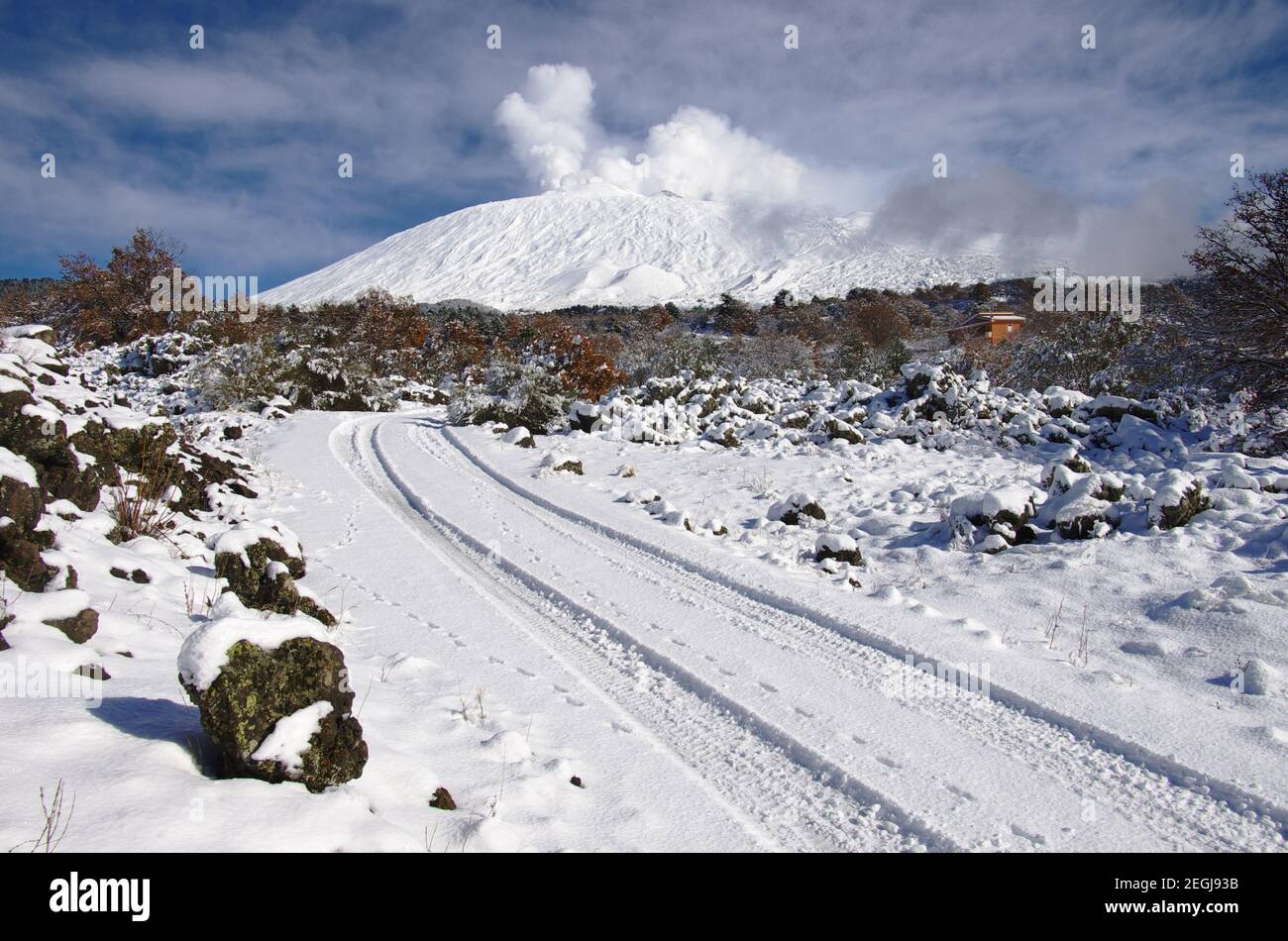 Massive volcano eruption hi-res stock photography and images - Alamy