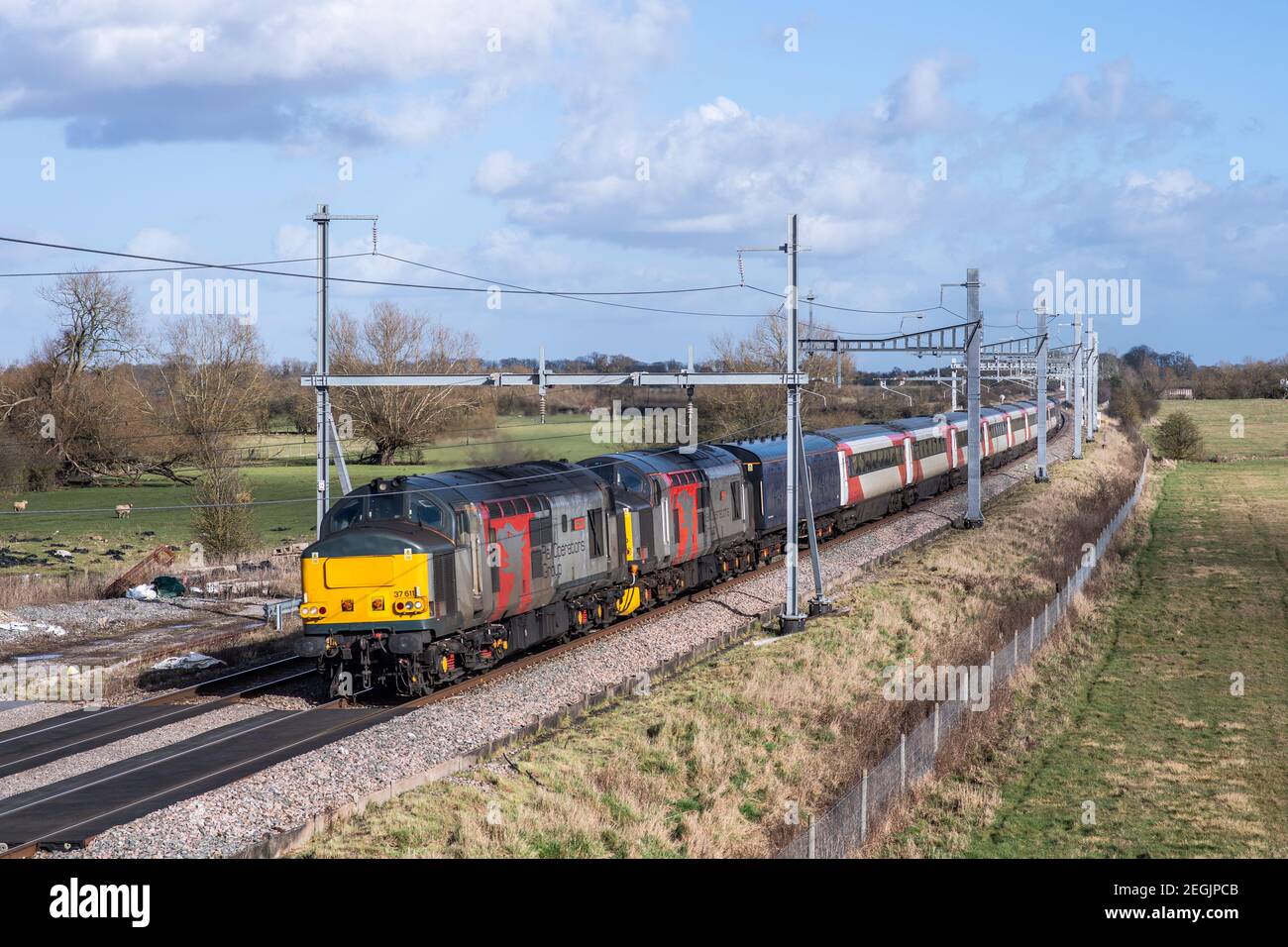 Rail Operations Group class 37s Nos. 37611 and 37510 power through ...