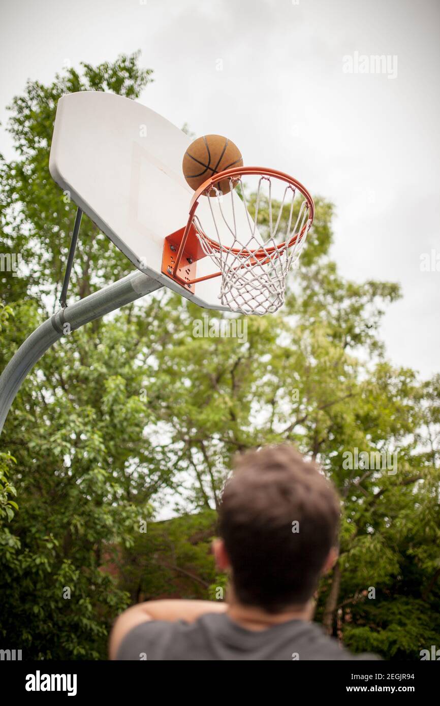 Basketball hoop layup outside hi-res stock photography and images - Alamy