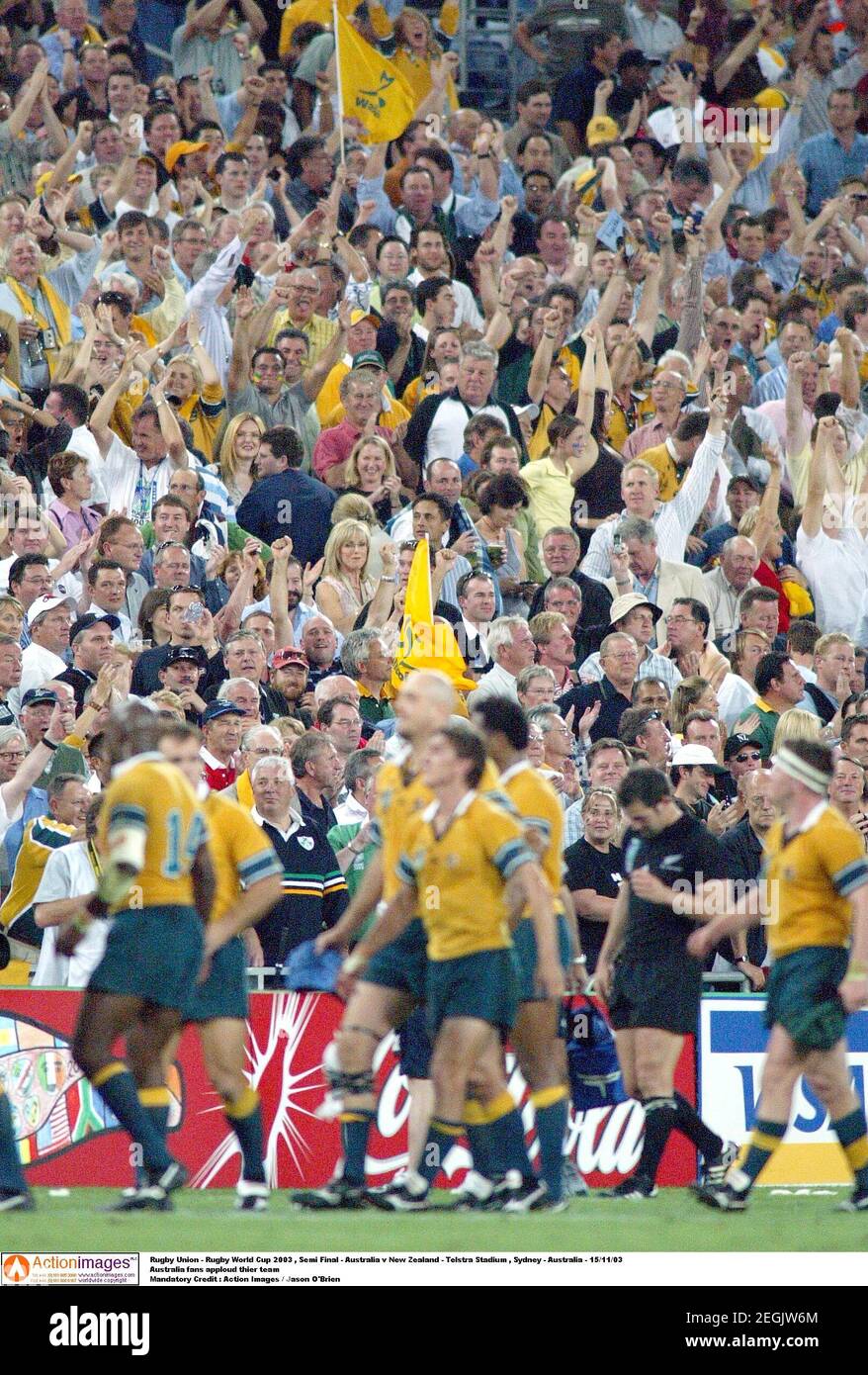 Apploud hi-res stock photography and images - Alamy