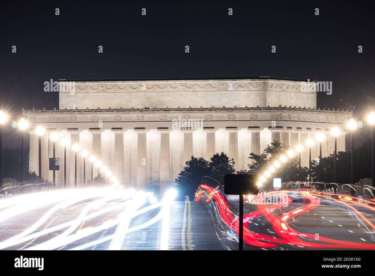A photo of the Lincoln Memorial and the Arlington Memorial Bridge Stock ...
