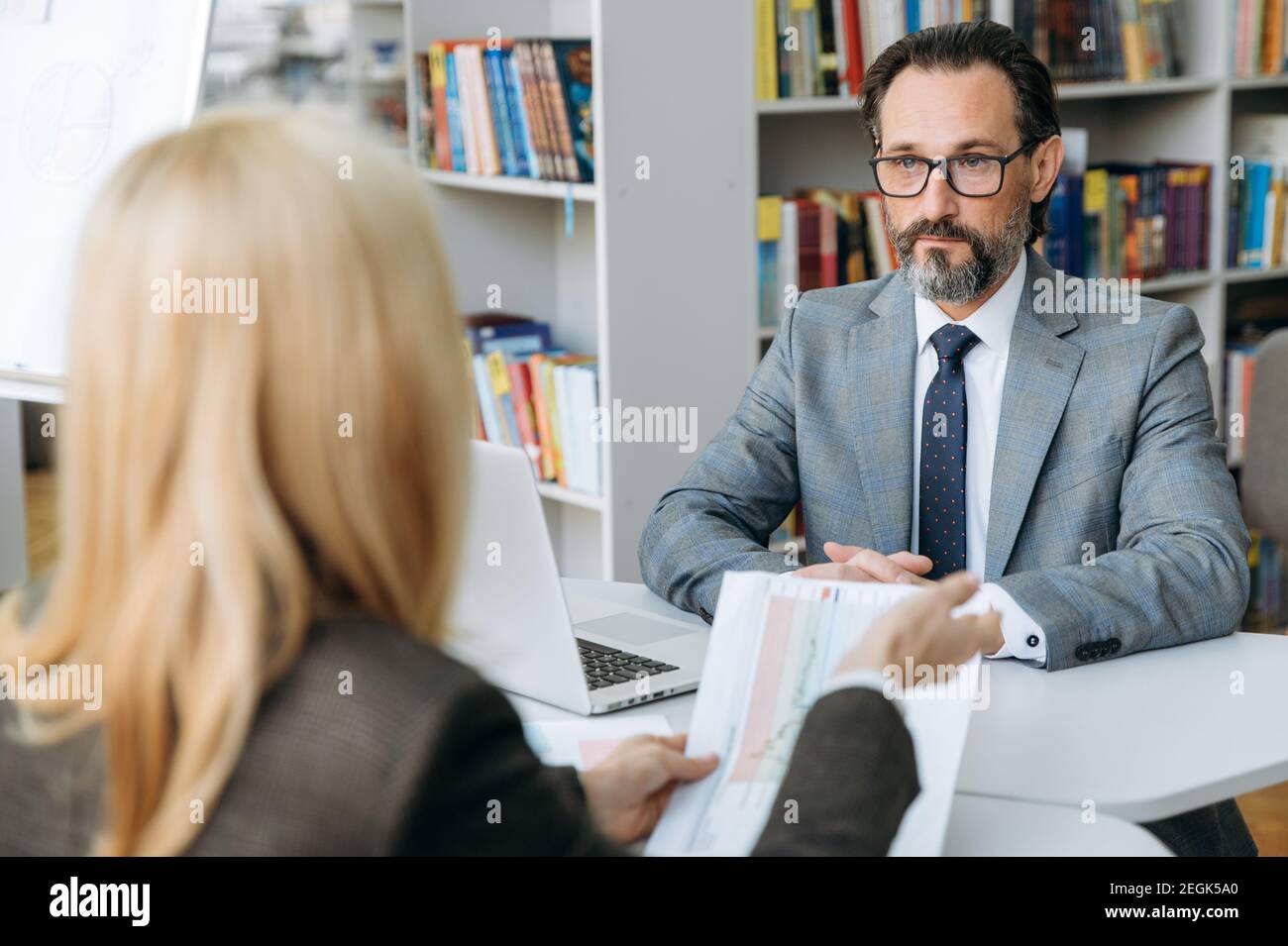 Female boss male employee hi-res stock photography and images - Alamy