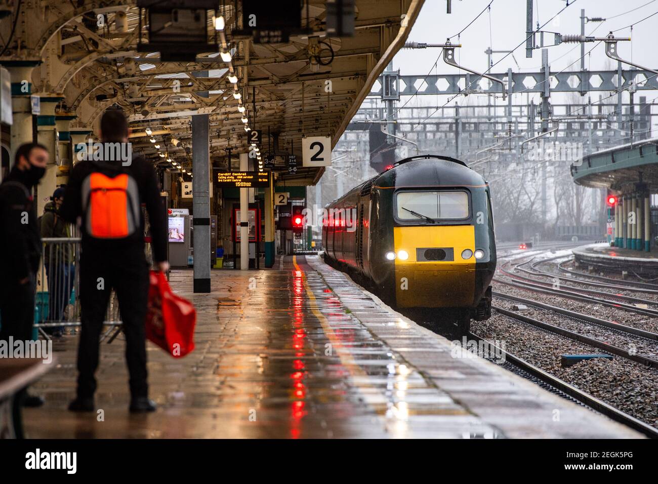 GWR HST No. 43186 approaches Newport Station, South Wales with a Castle ...