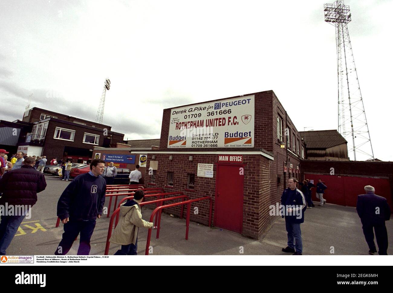 Millmoor home of rotherham united hi-res stock photography and images ...