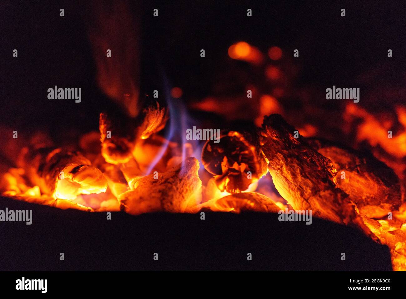 Hot blue flame hi-res stock photography and images - Alamy
