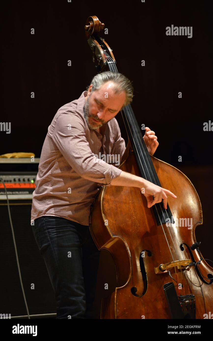 Counterbass hi-res stock photography and images - Alamy