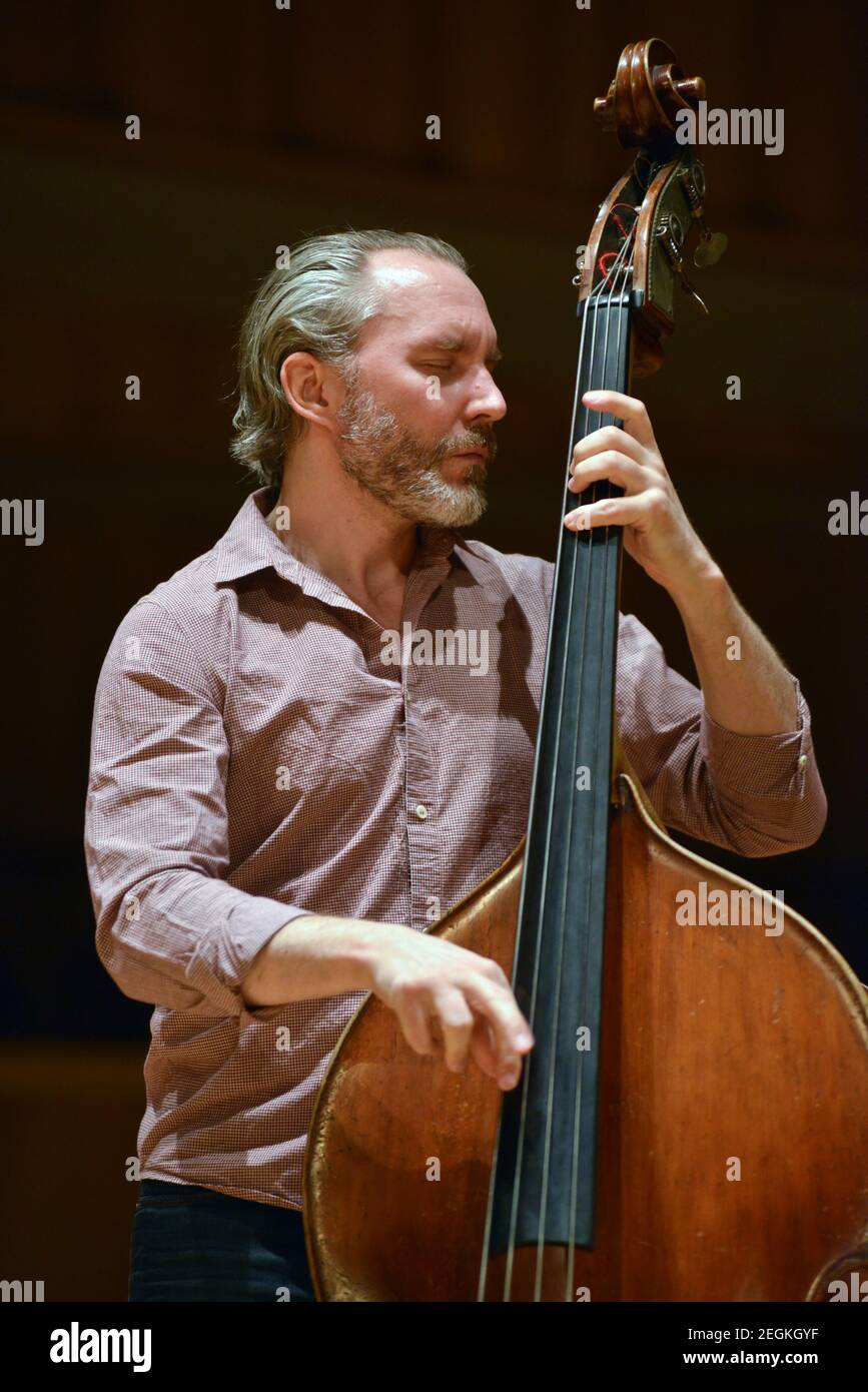 Reid Anderson (bass). The Bad Plus Stock Photo - Alamy