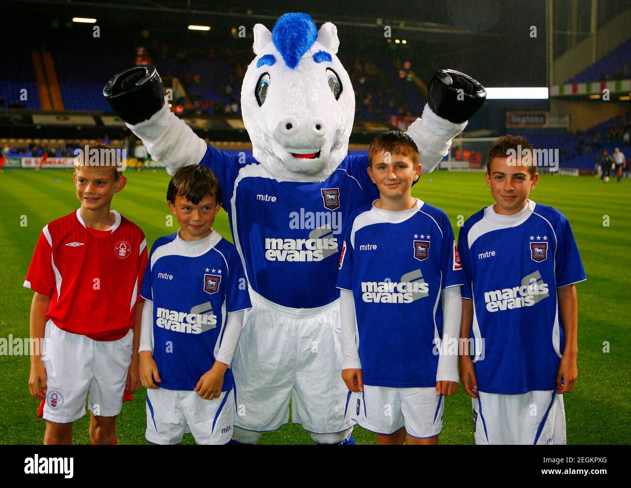 Nottingham forest mascot hi-res stock photography and images - Alamy
