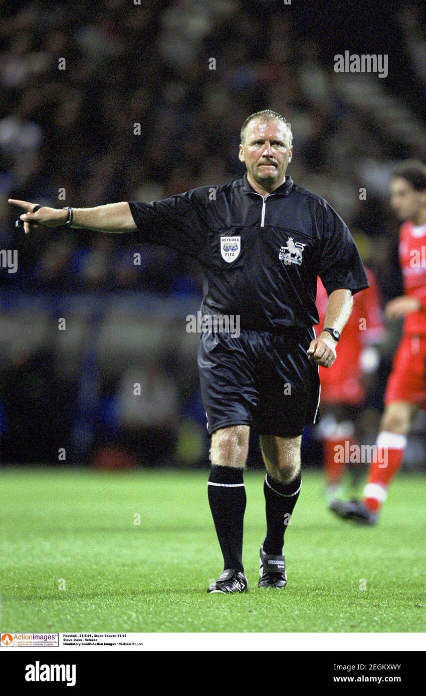 Sport football action referee stock steve dunn hi-res stock photography ...