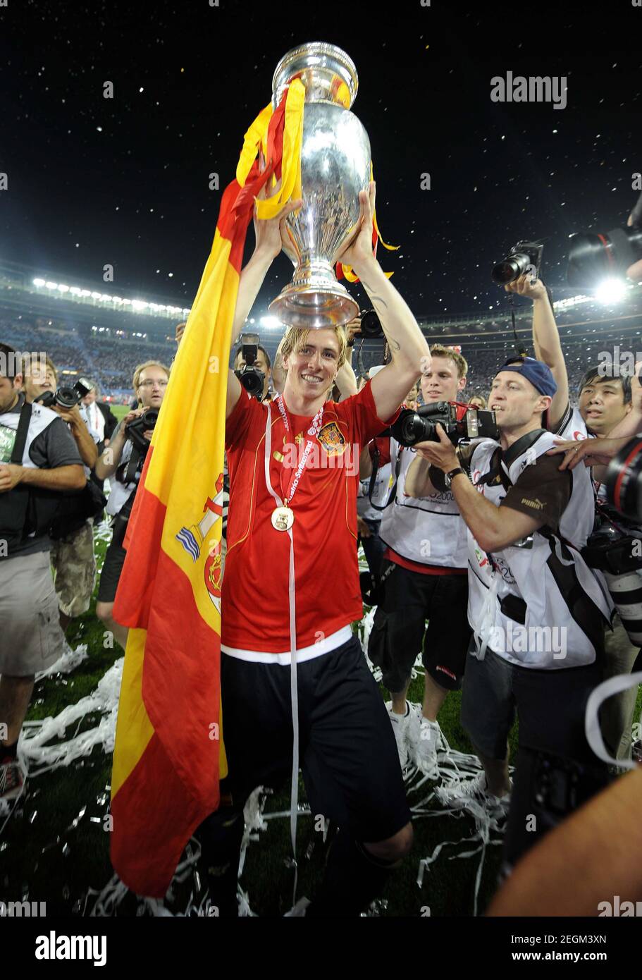 Uefa euro 2008 spain trophy hi-res stock photography and images - Alamy