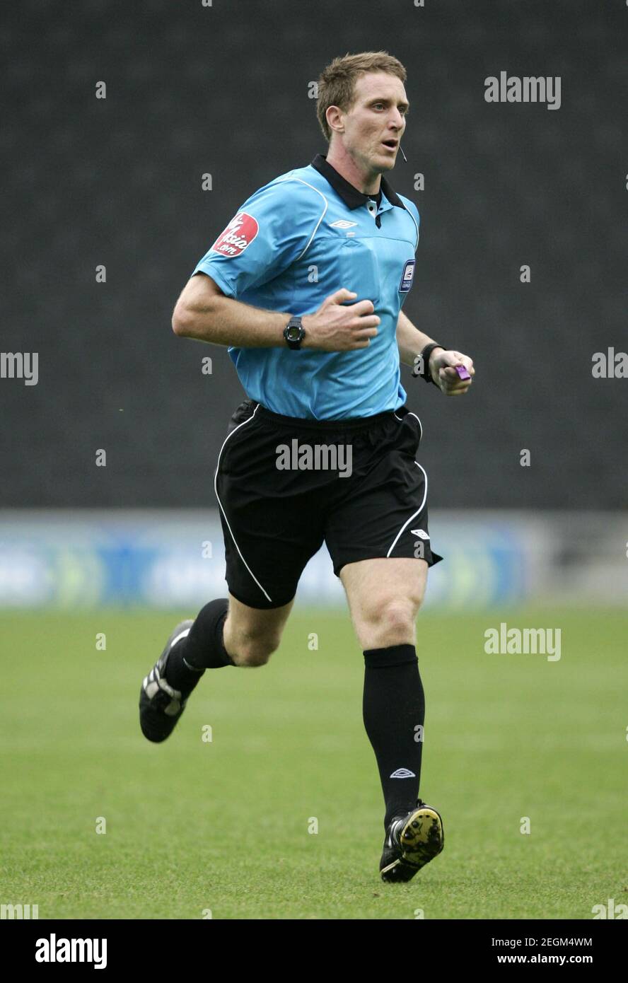 Referee darren sheldrake hi-res stock photography and images - Alamy