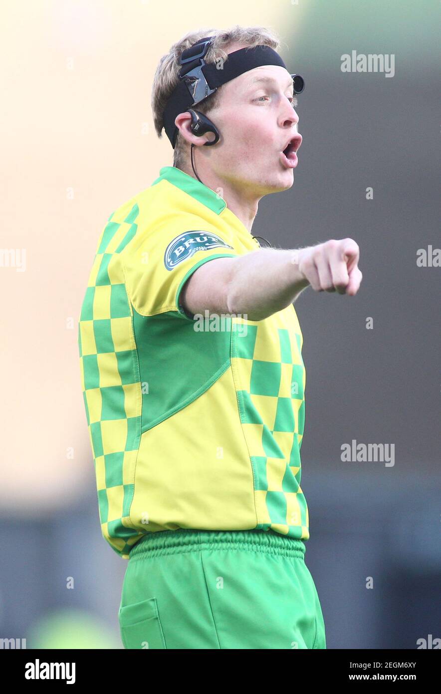Referee robert hicks hi-res stock photography and images - Alamy
