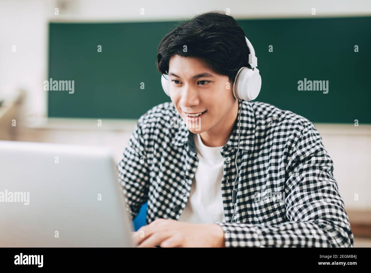 Video conference classroom hi-res stock photography and images - Alamy