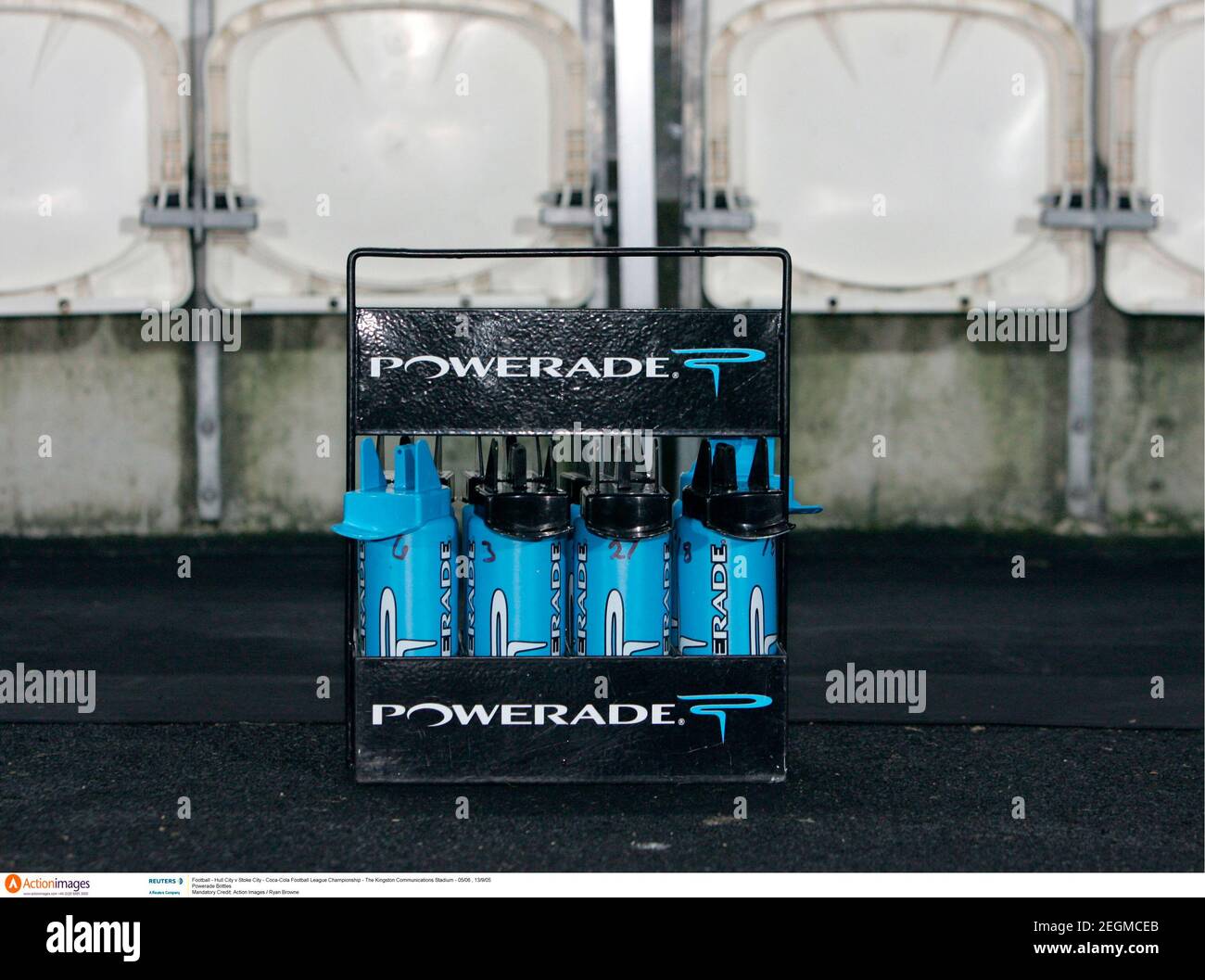 Powerade bottles hi-res stock photography and images - Alamy