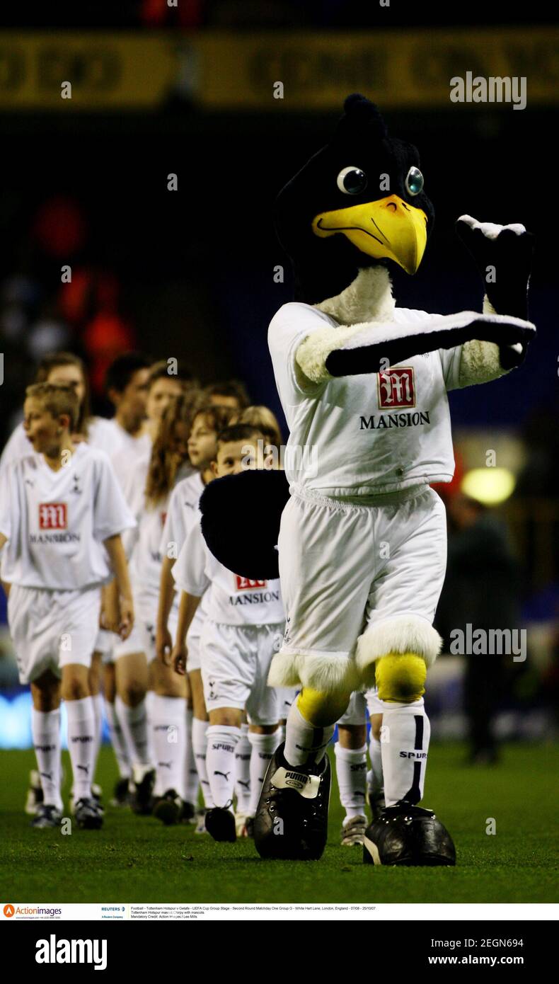 The tottenham hotspur matchday mascot hi-res stock photography and ...