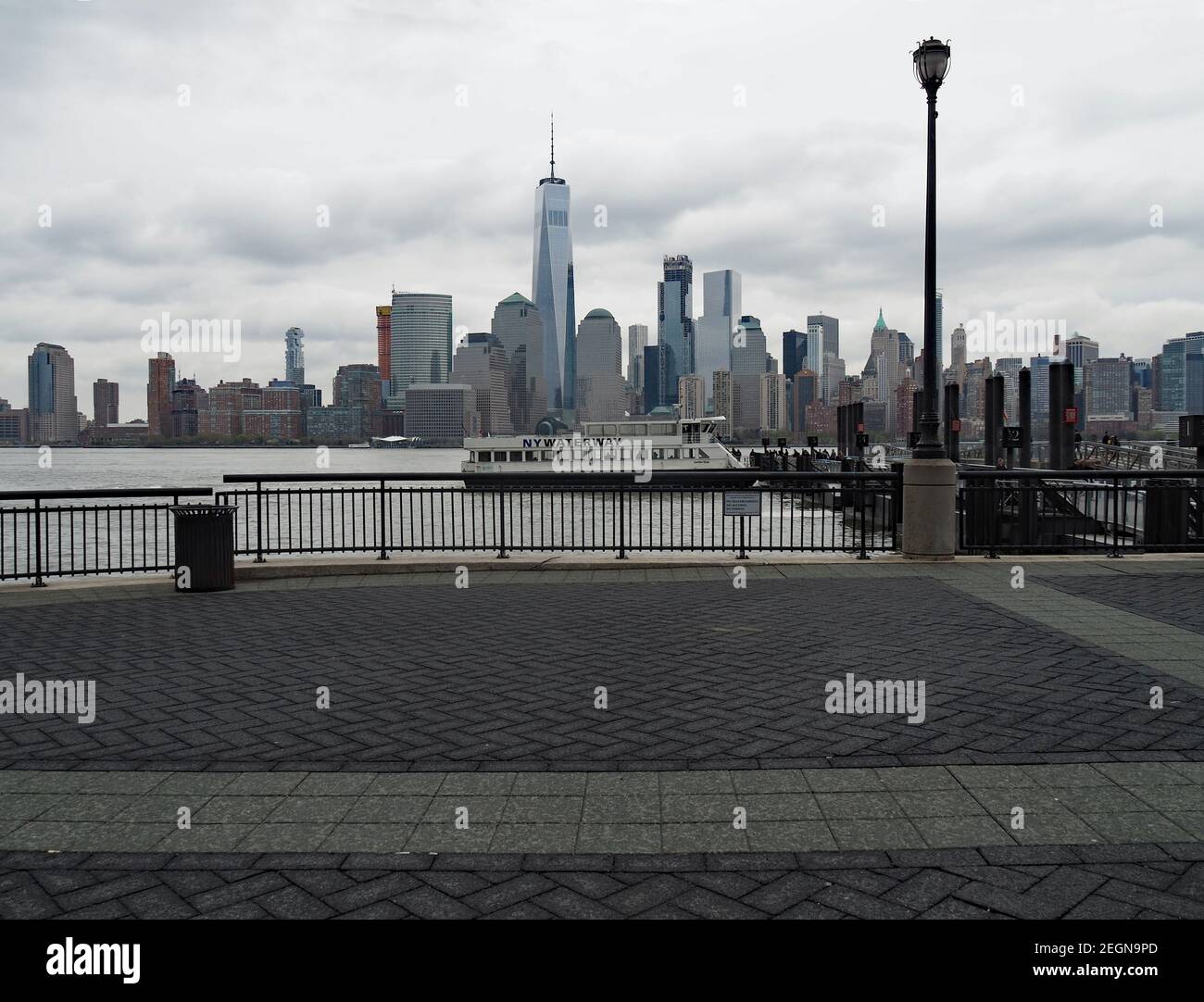 NY Waterway ferry at Paulus Hook Pier with New York city skyline in the ...