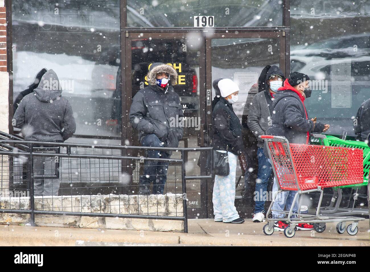 Austin. 18th Feb, 2021. People wait in line to enter Fiesta supermarket ...