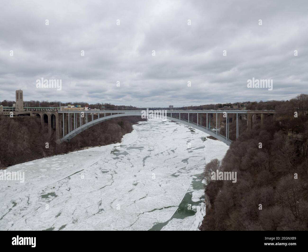 Niagara falls border crossing hi-res stock photography and images - Alamy