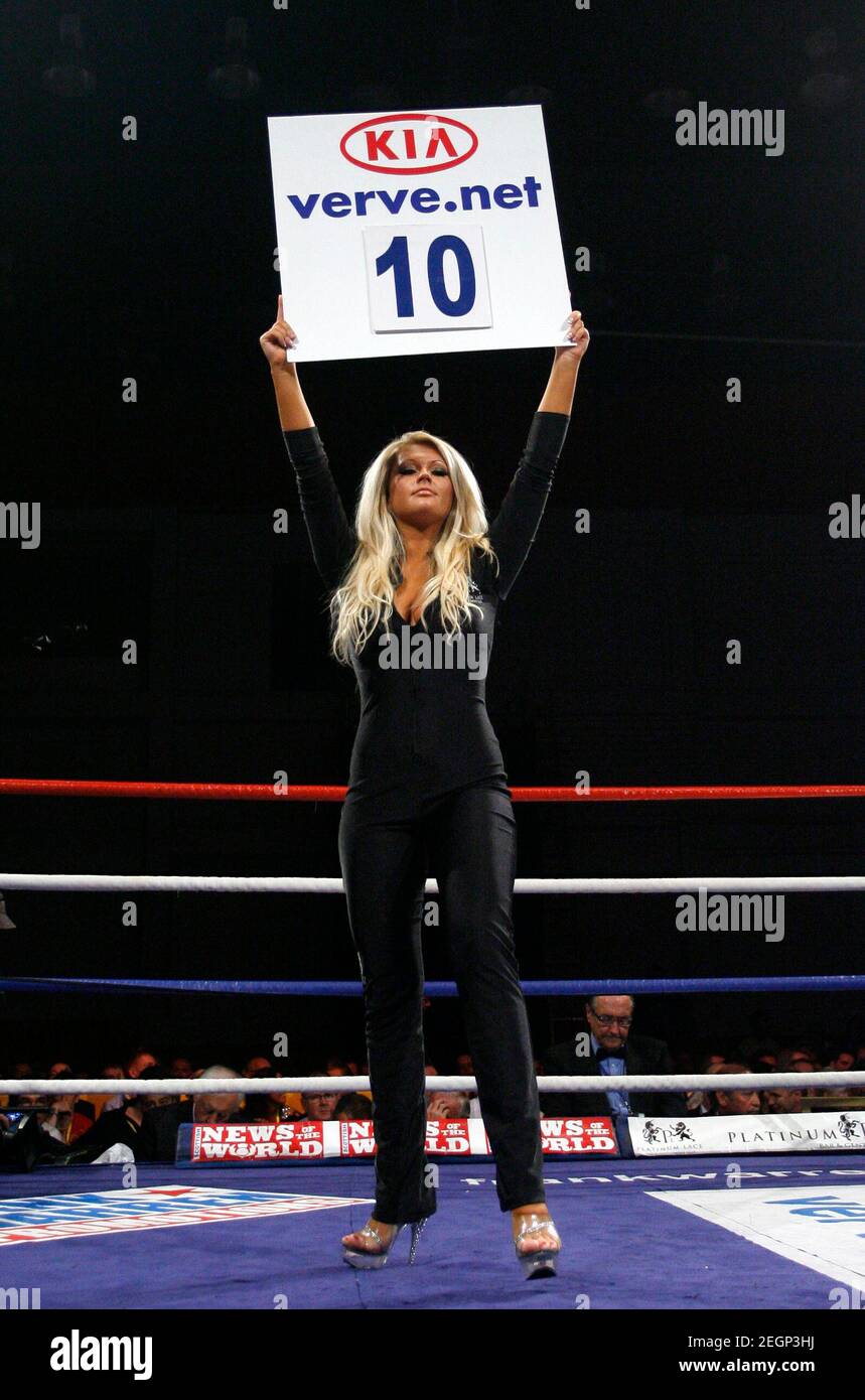 Boxing ring girl round hi-res stock photography and images - Alamy