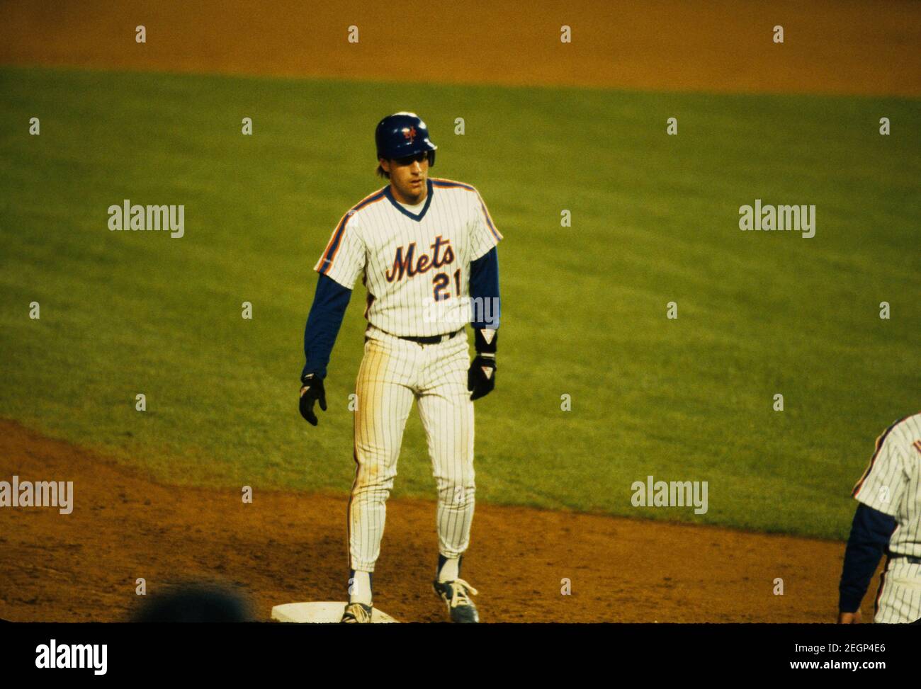 F9934 MIKE MARSHALL Comic Relief Day w/ Mets at Shea Stadium Credit ...