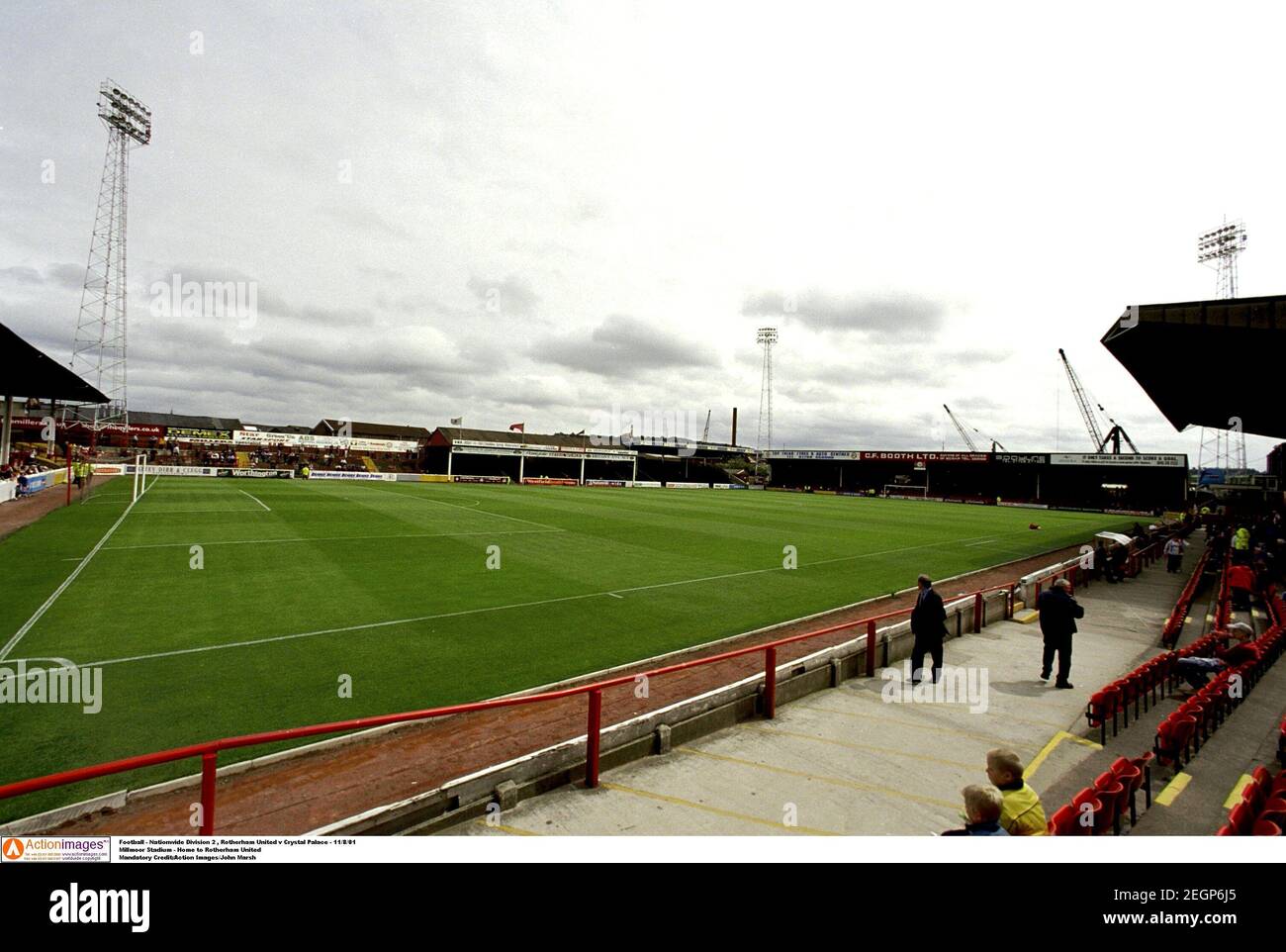 Millmoor home of rotherham united hi-res stock photography and images ...