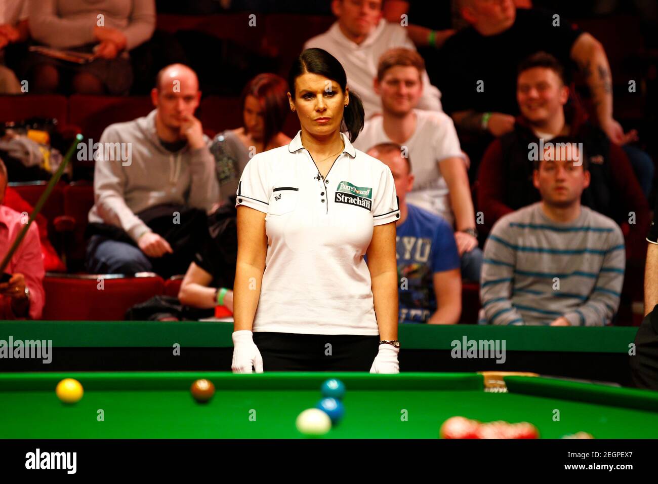 Snooker referee michaela tabb hi-res stock photography and images - Alamy