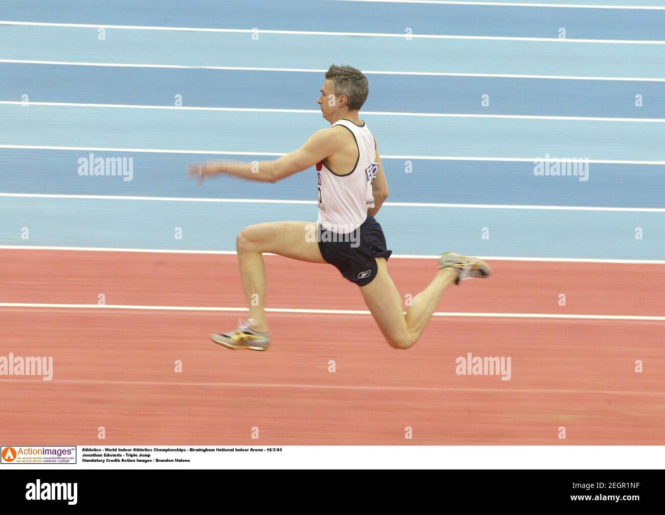 Sport athletics triple jump action jonathan edwards hi-res stock ...