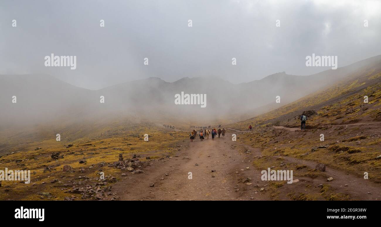 Fog covered mountain hi-res stock photography and images - Alamy