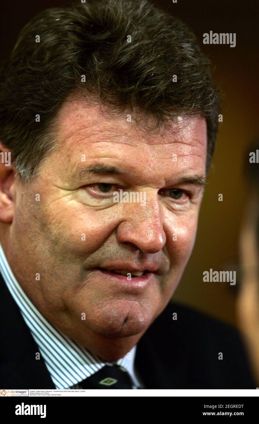 John toshack press conference vale resort hi-res stock photography and ...
