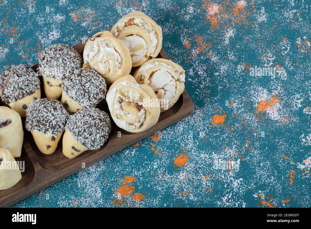 Chocolate and butter cookies in a square wooden board Stock Photo - Alamy