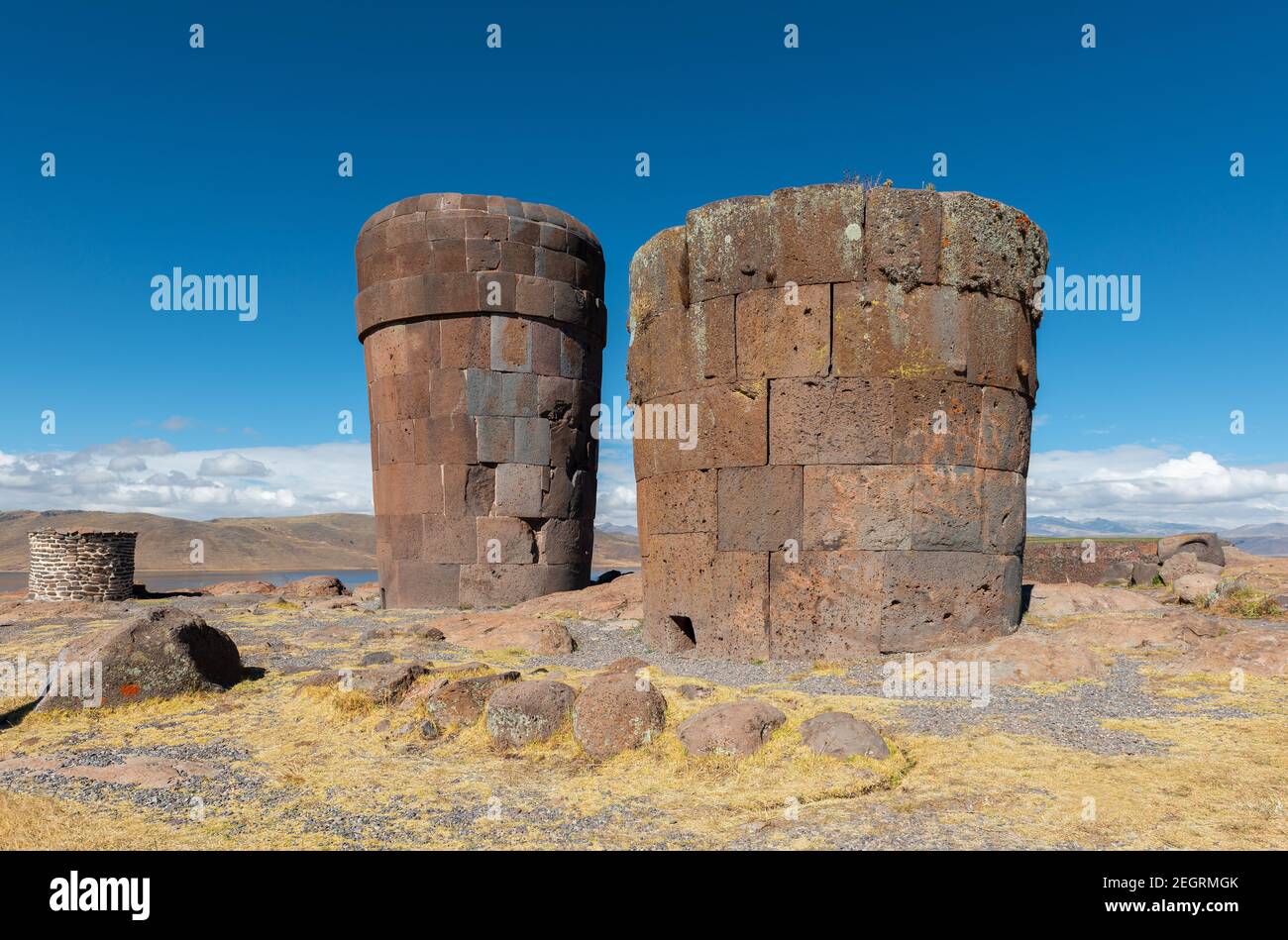 Inca chullpa funerary tomb towers of Sillustani, Peru Stock Photo - Alamy